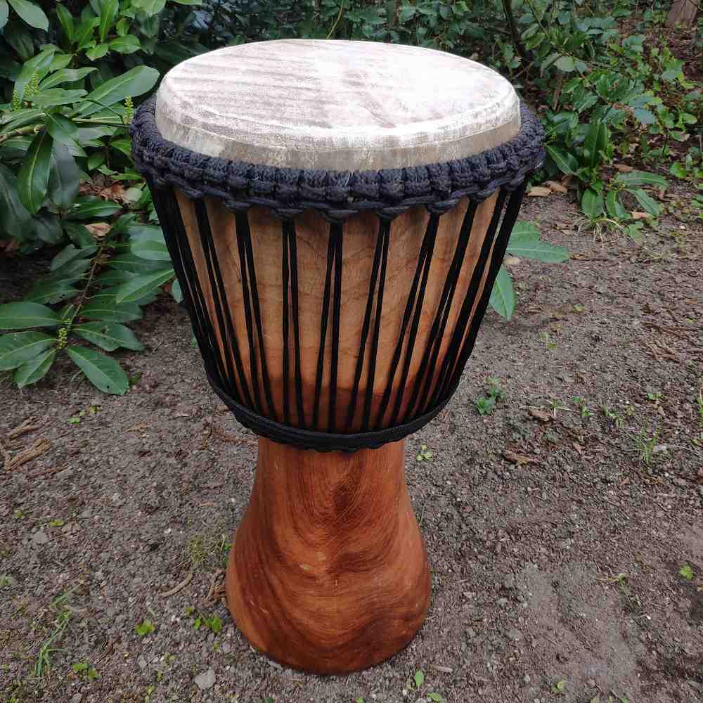 Buben Djembe 12” Moyo, Ghana vyřezávaný 55 cm | Bombastus.cz